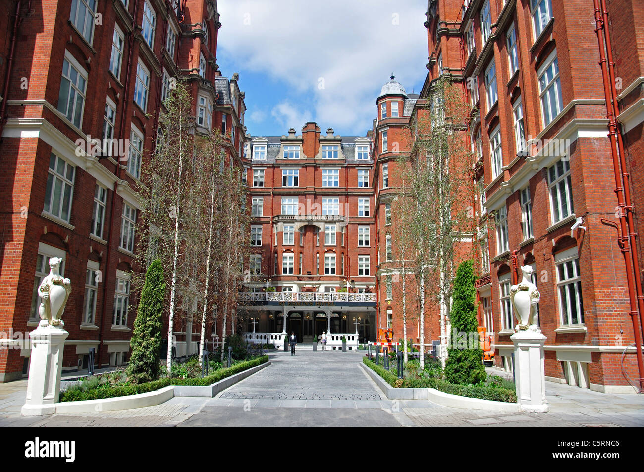 Caxton street hi-res stock photography and images - Alamy