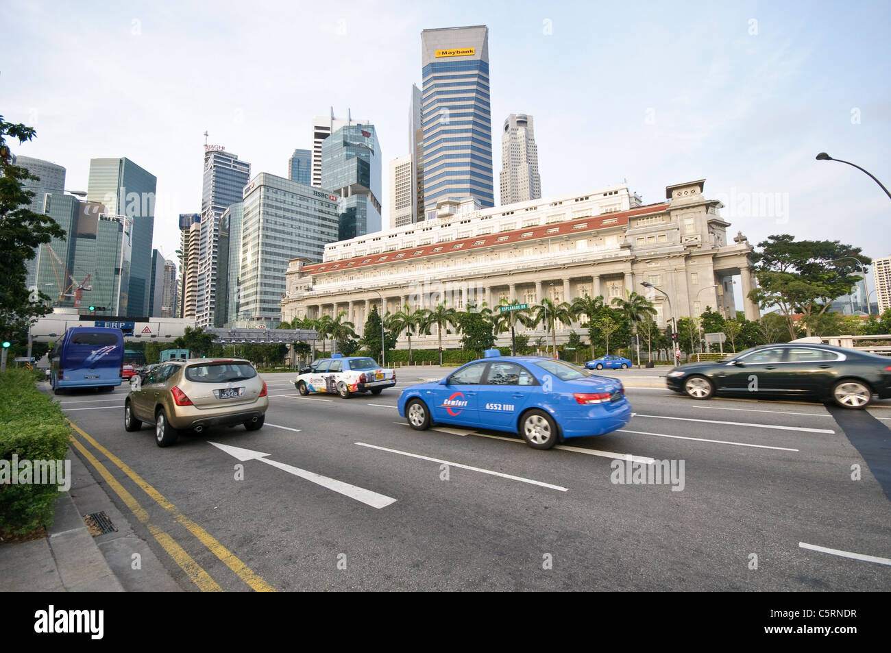 Morning rush hour in front of the skyline of the financial district ...
