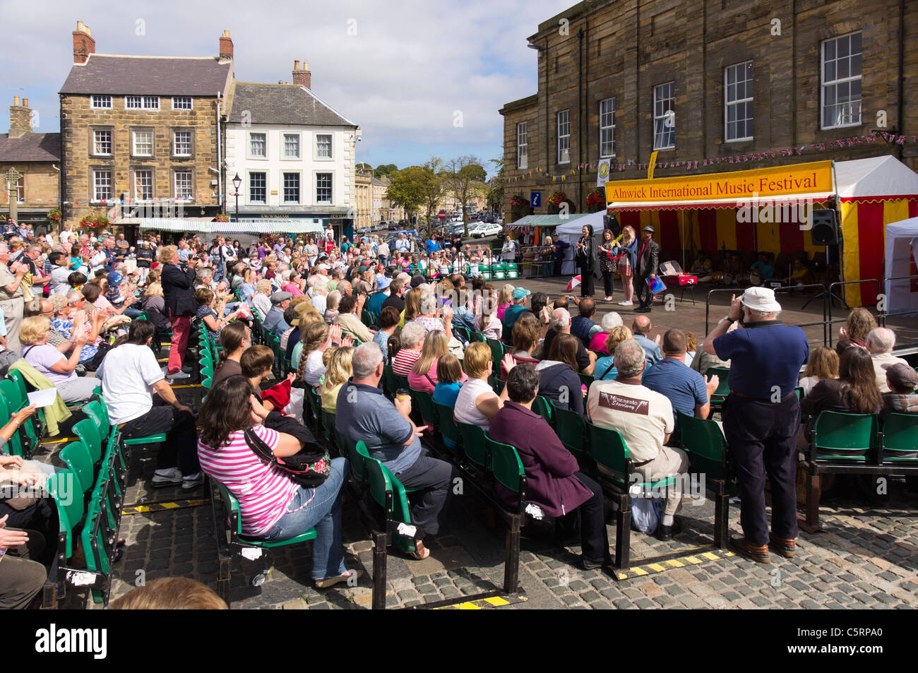 Alnwick summer fair alnwick market hi-res stock photography and images ...