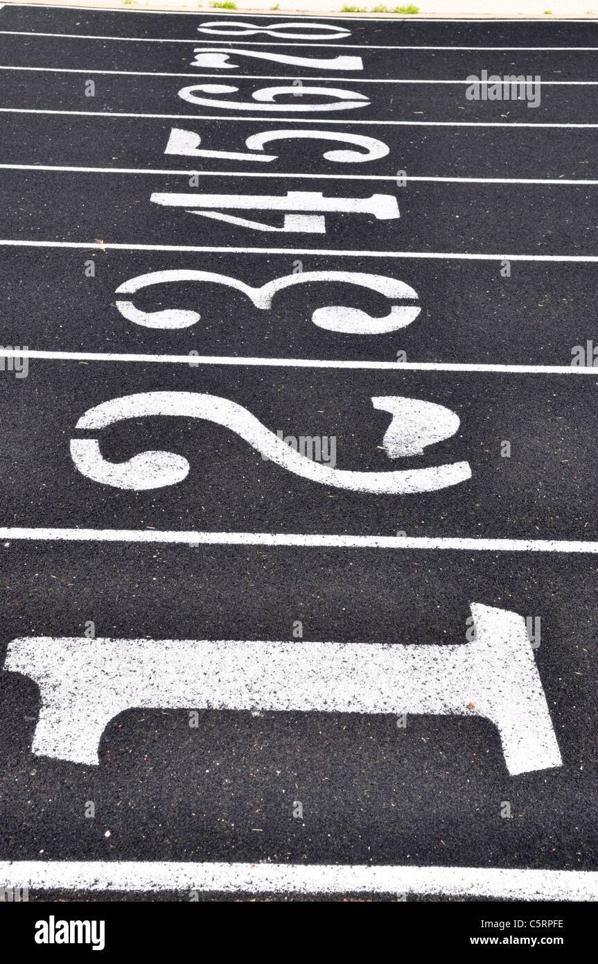 Line start hi-res stock photography and images - Alamy