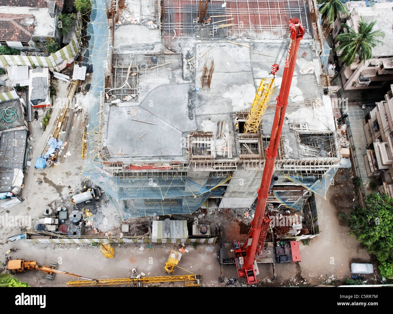 Overhead builders crane hi-res stock photography and images - Alamy