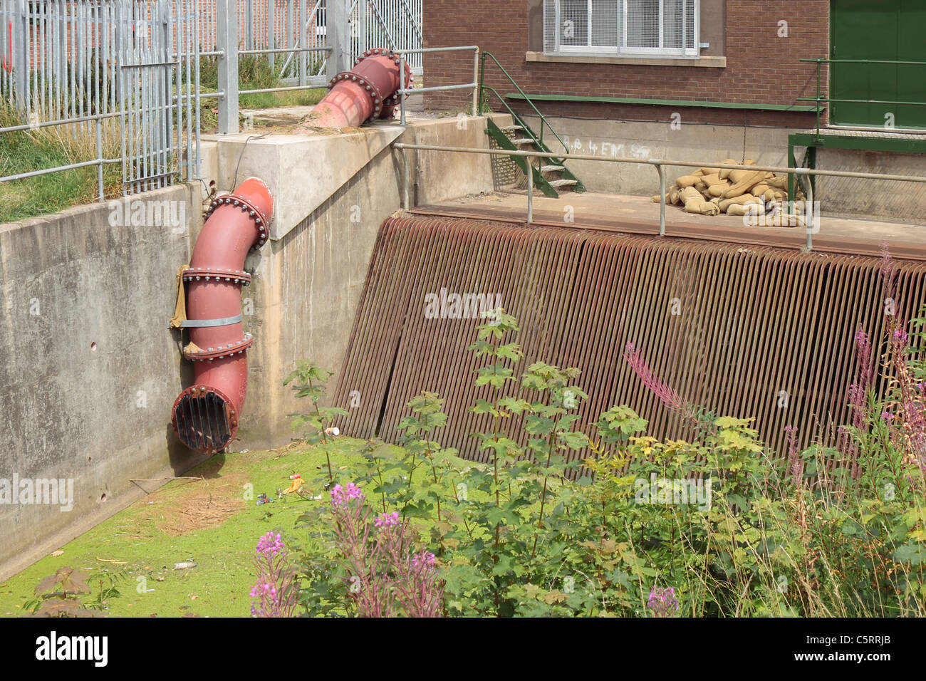 Selby dam pumping station hi-res stock photography and images - Alamy