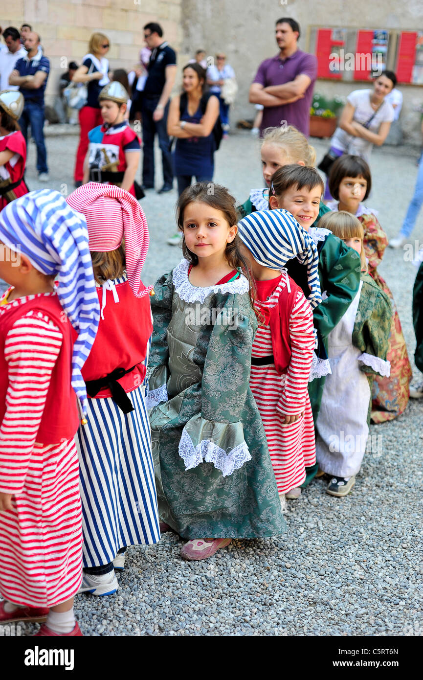 Medieval children clothing hi-res stock photography and images - Alamy