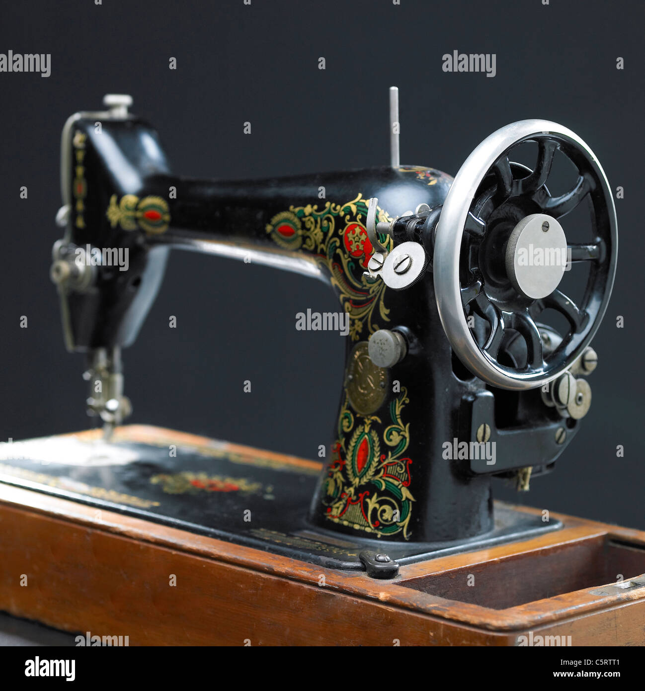 Classic sewing machine hi-res stock photography and images - Alamy