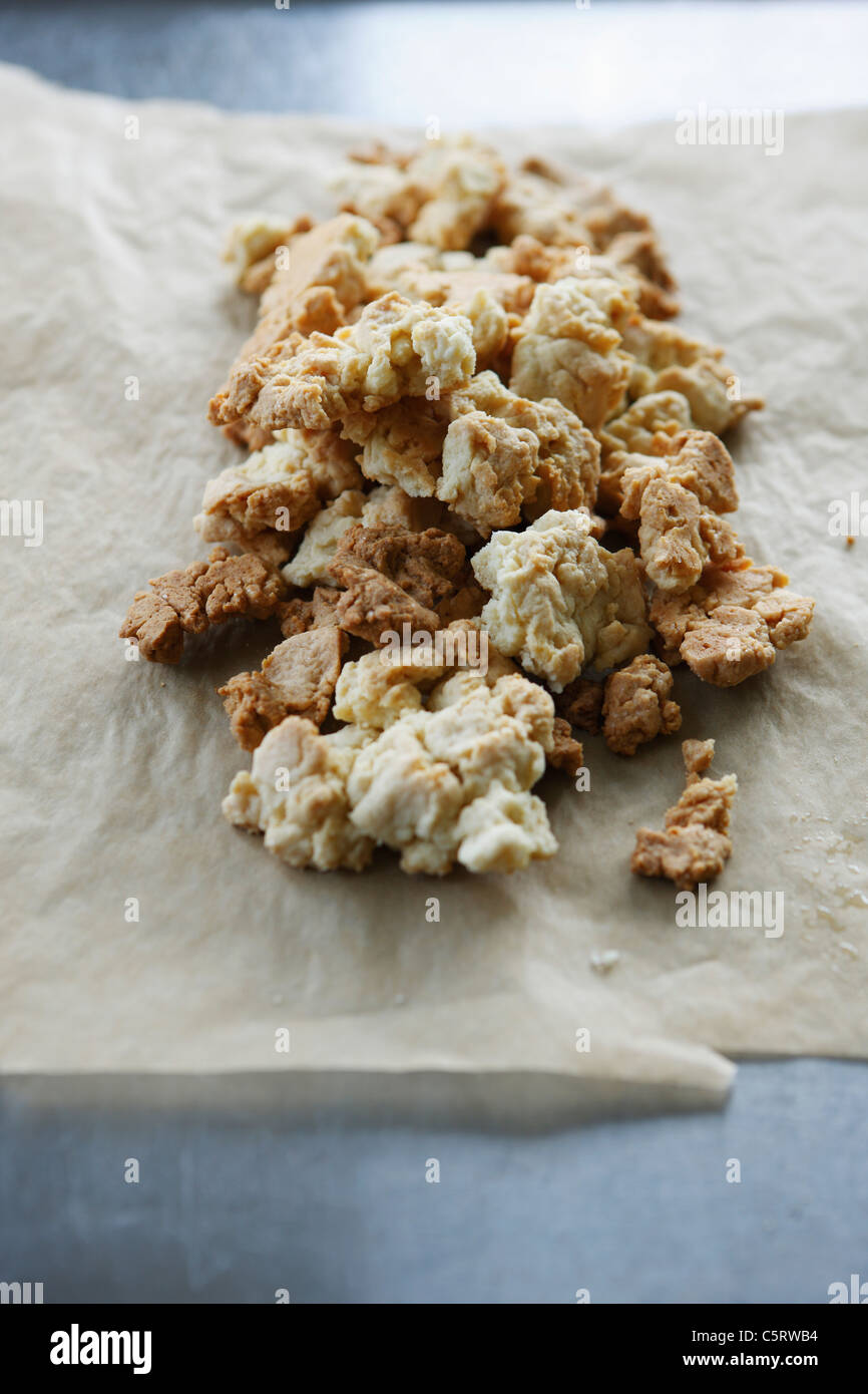 Close up of cookie crumble on brown paper Stock Photo - Alamy