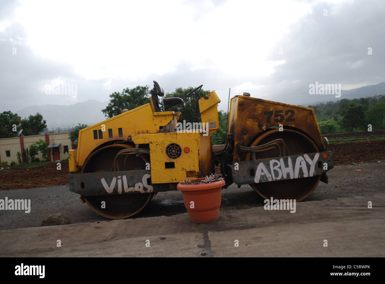 Heavy vehicle hi-res stock photography and images - Alamy