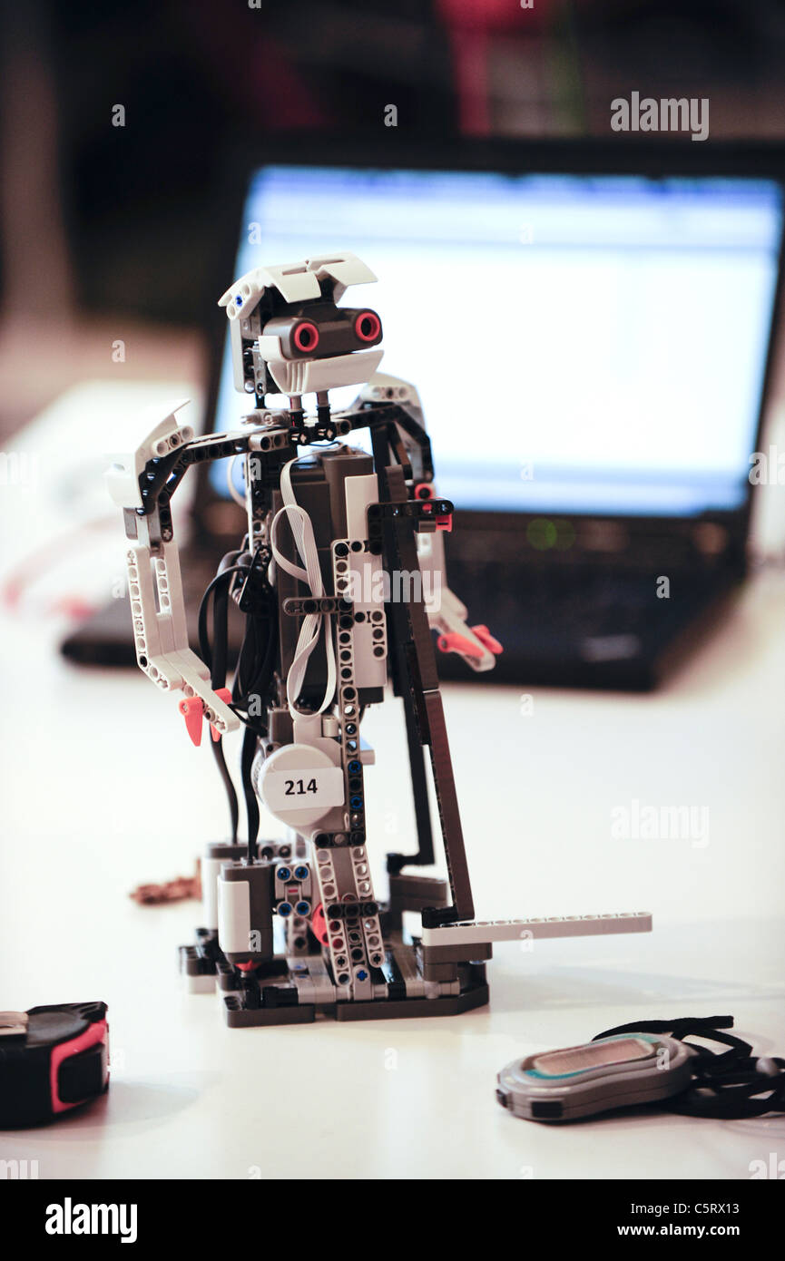 Future of robotics hi-res stock photography and images - Alamy