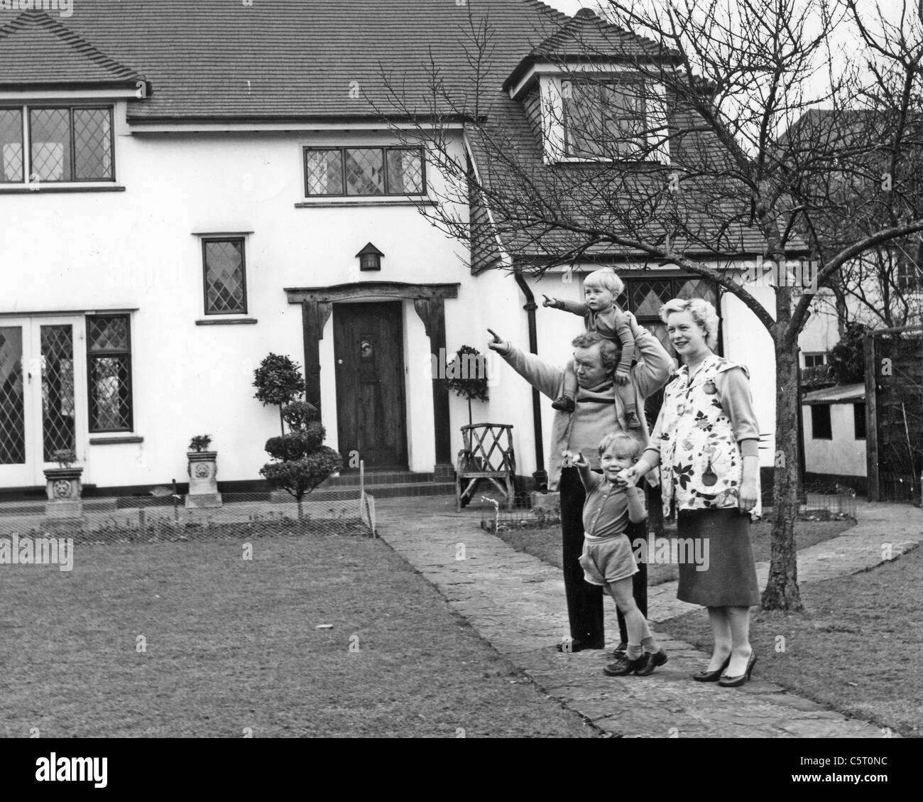CHARLIE DRAKE (1925-2006) English comic actor at his Weybridge home ...