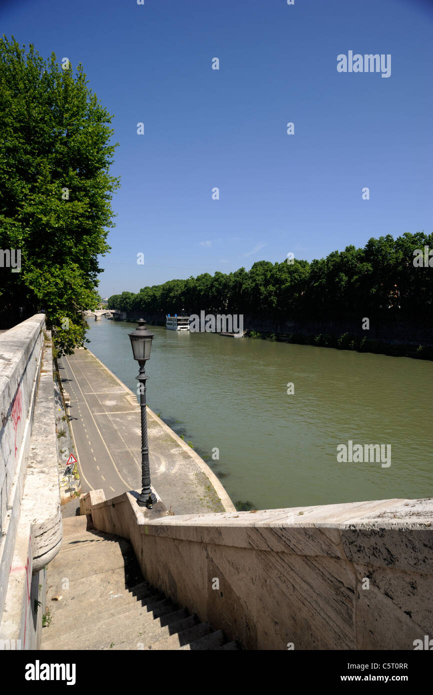 Riverbank steps hi-res stock photography and images - Alamy