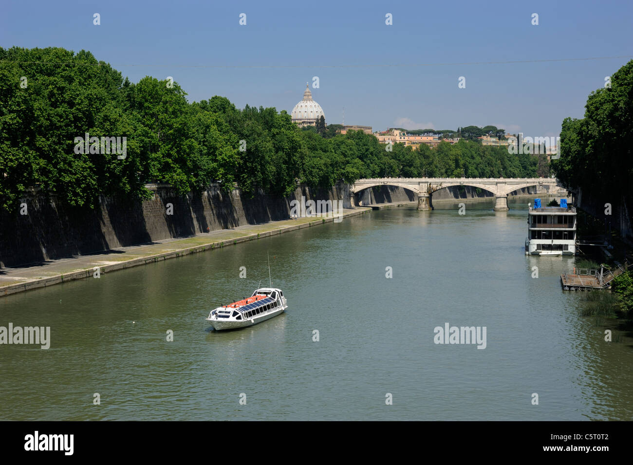 Tiber rome cruise hi-res stock photography and images - Alamy