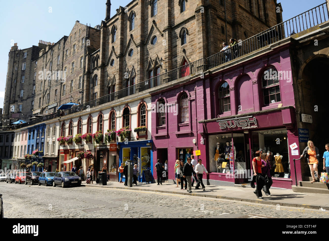 Street crowd edinburgh shop hi-res stock photography and images - Alamy