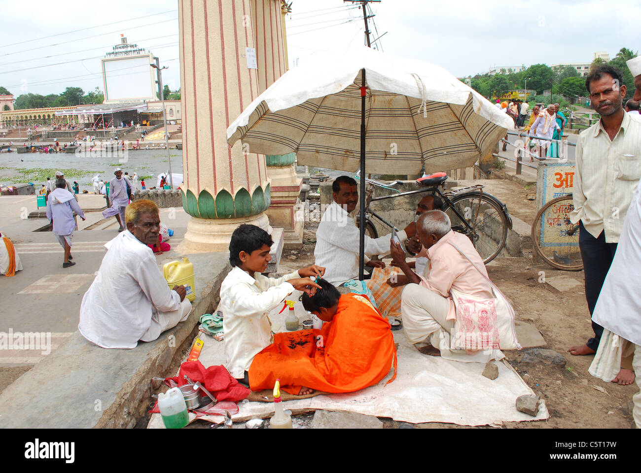Shaving saloon hi-res stock photography and images - Alamy
