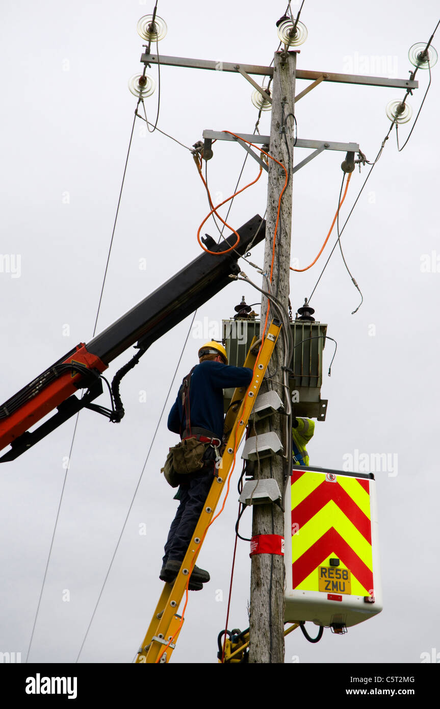Two utility workers hi-res stock photography and images - Alamy