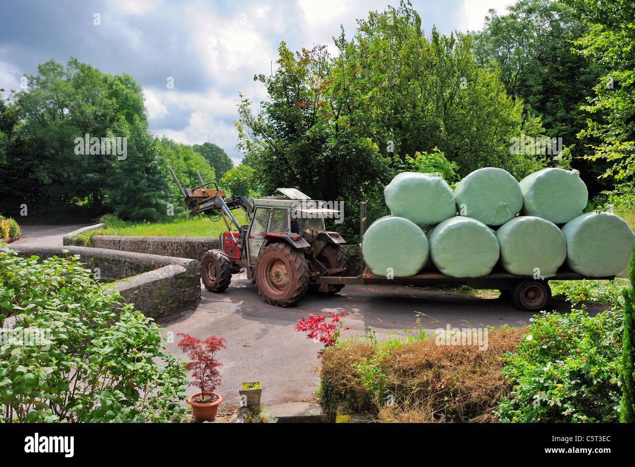Silage trailer hi-res stock photography and images - Alamy