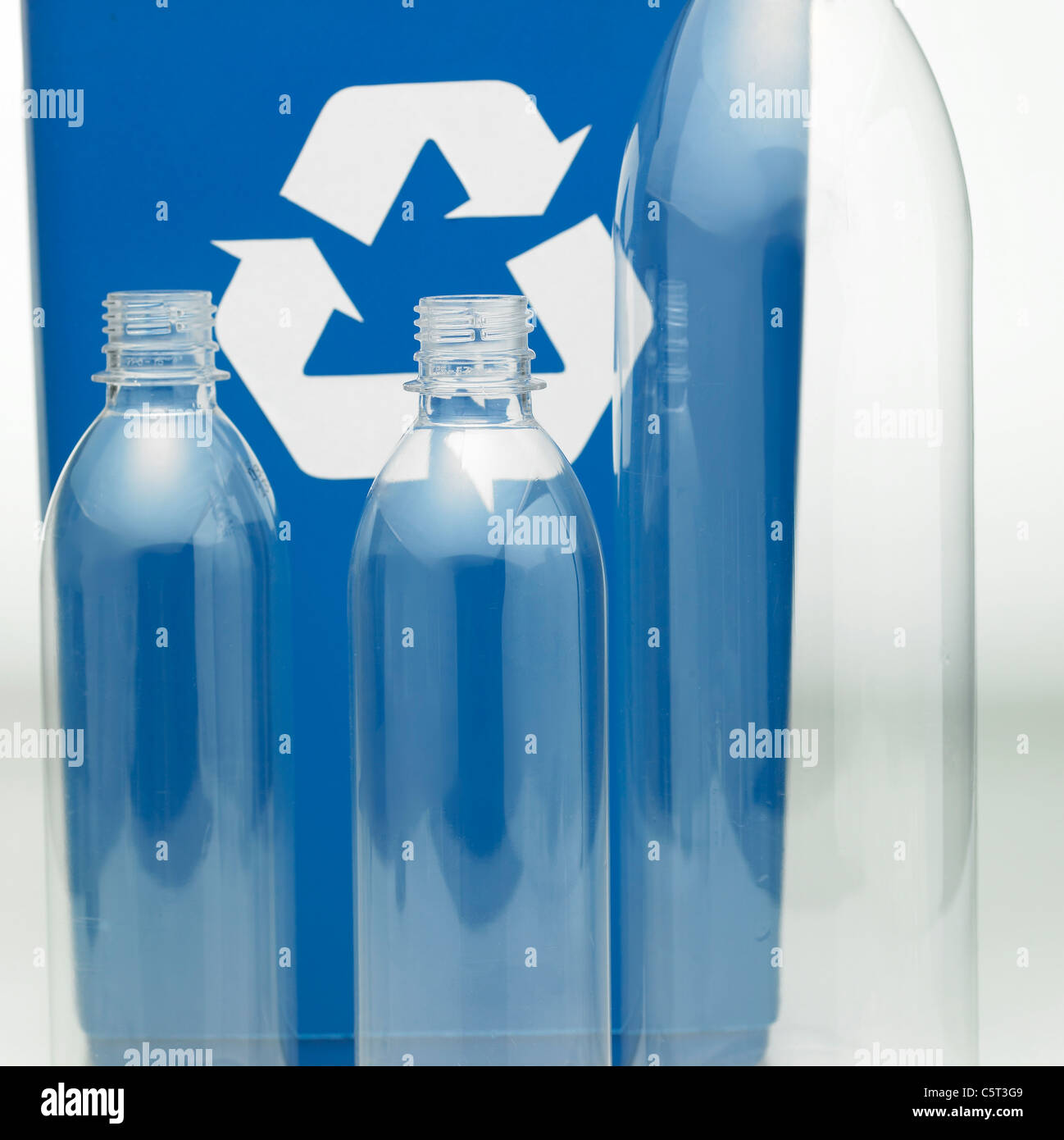 Recycling bin and plastic bottles Stock Photo - Alamy