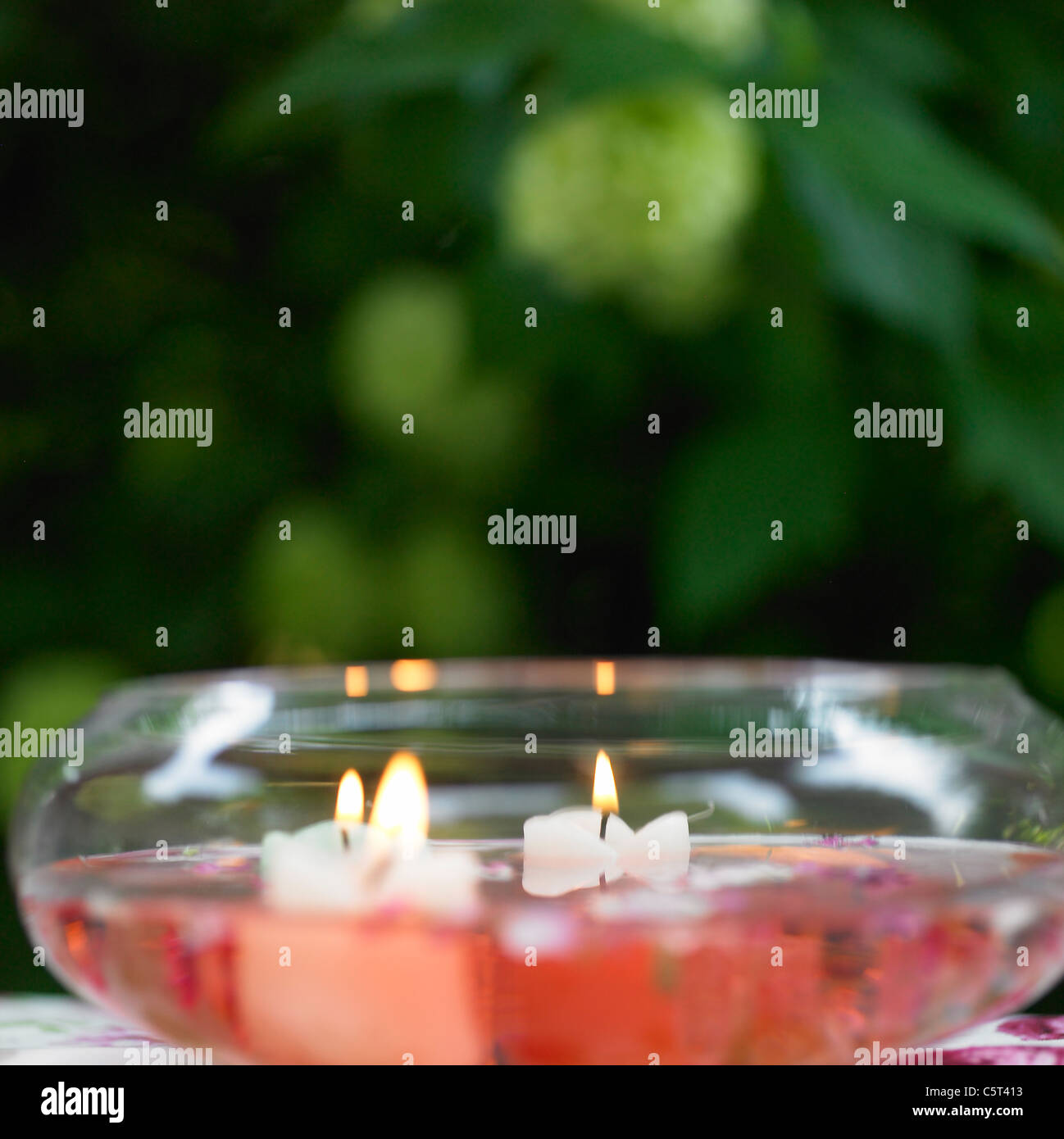 Candle floats hi-res stock photography and images - Alamy