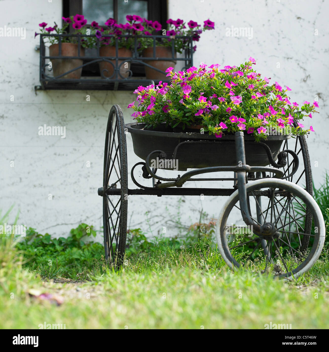 Garden handcart hi-res stock photography and images - Alamy