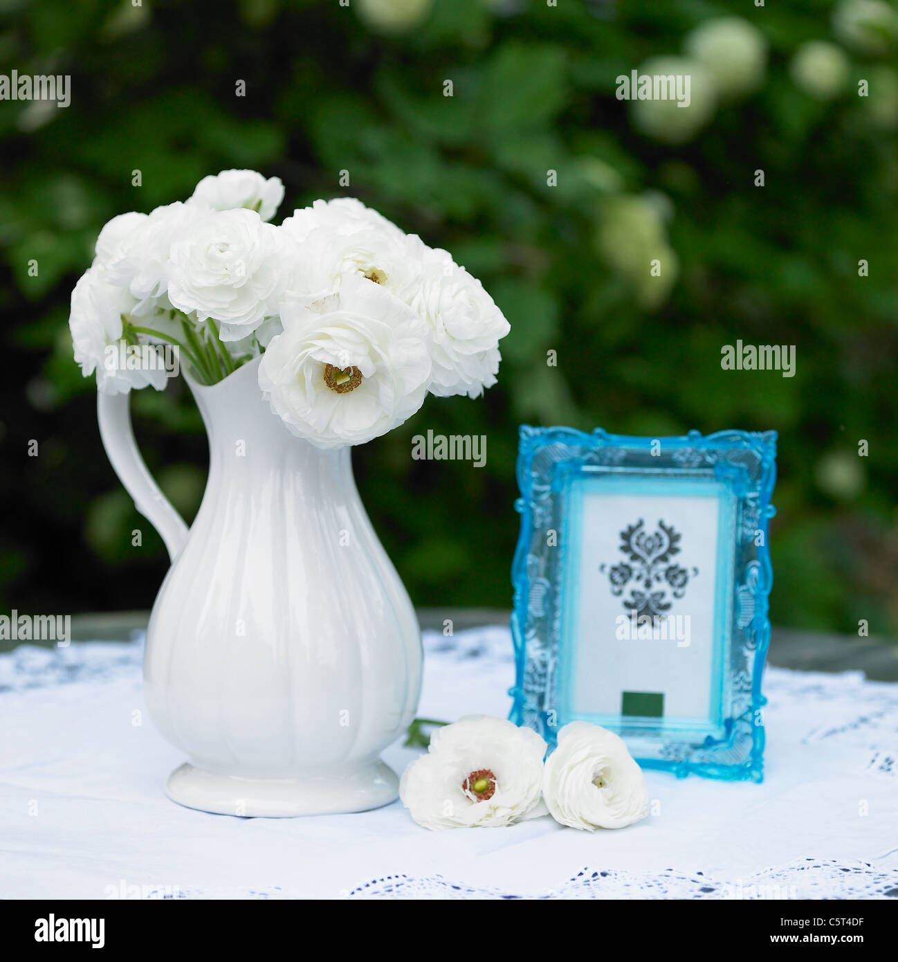 Floral vases frame hi-res stock photography and images - Alamy