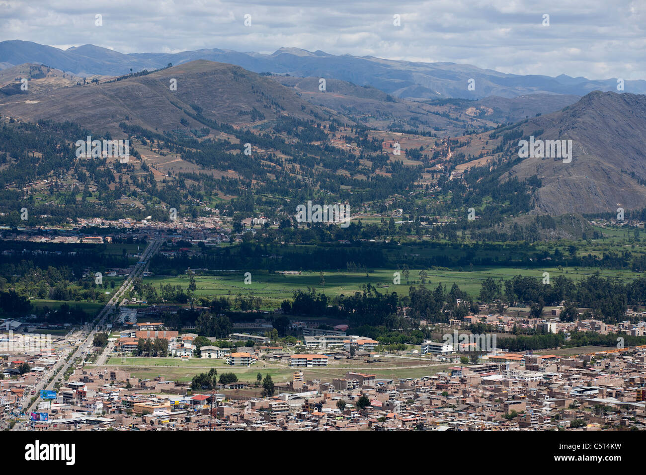 Andes mountains surrounding the city hi-res stock photography and ...