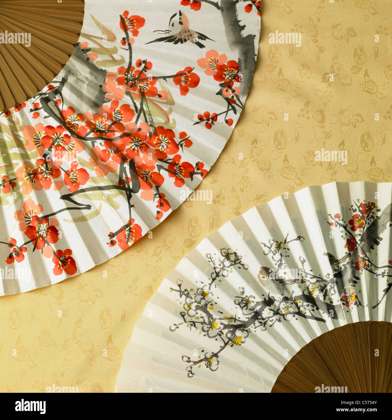 Korean traditional folding fans Stock Photo - Alamy