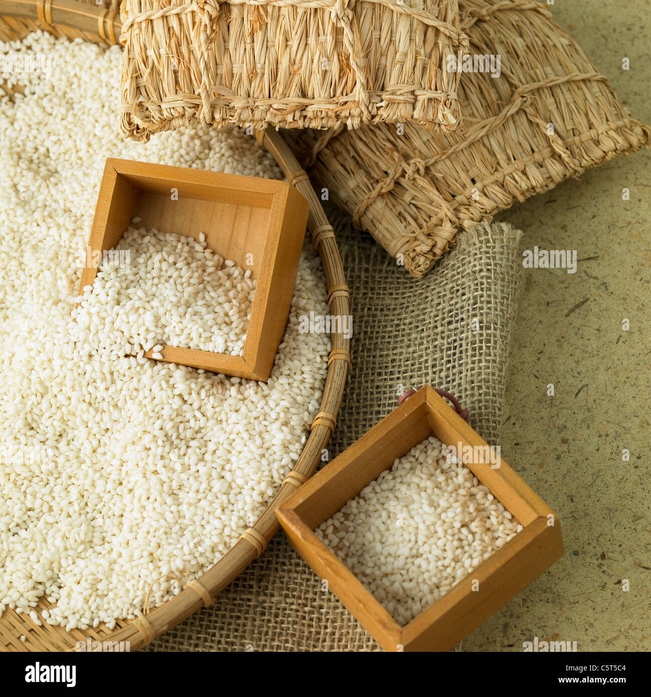 Korean traditional measuring cup with rice Stock Photo - Alamy