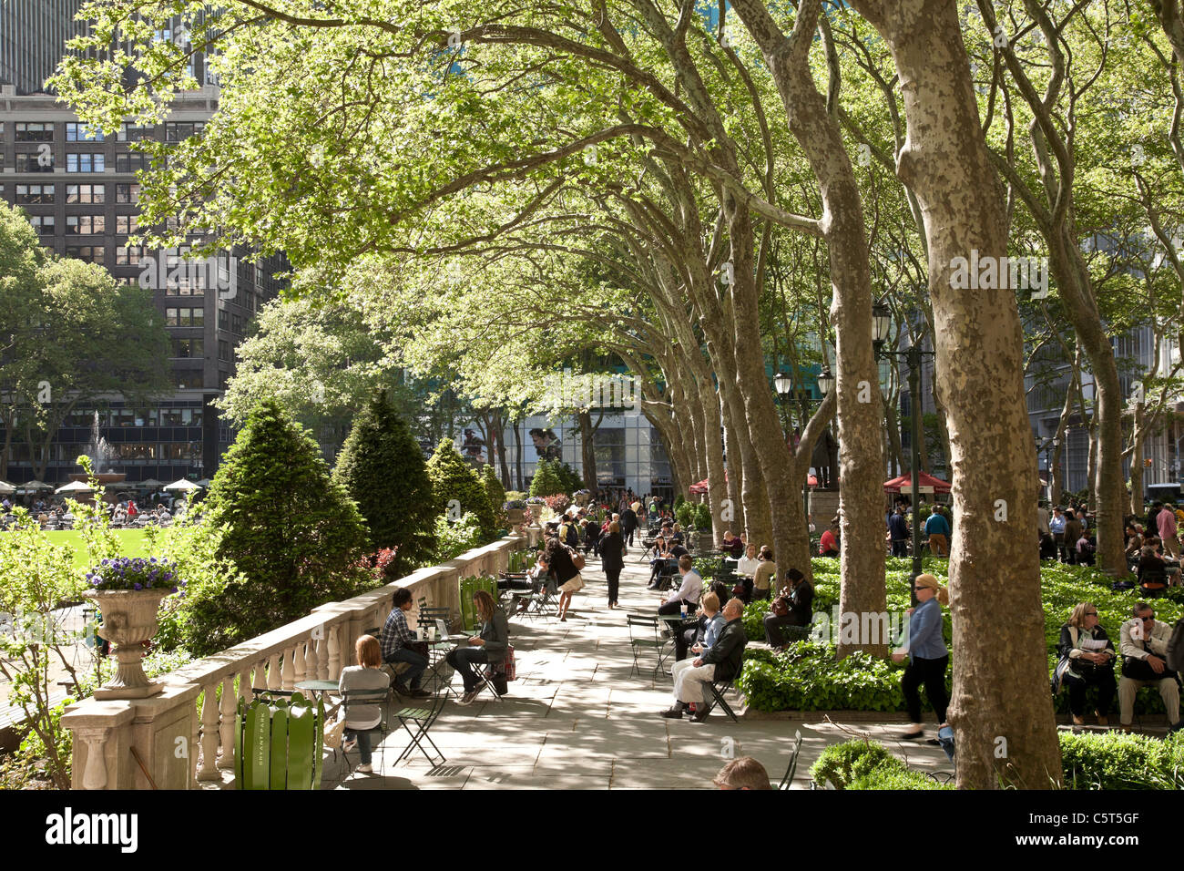 People Enjoying Springtime Day, Bryant Park, NYC Stock Photo - Alamy