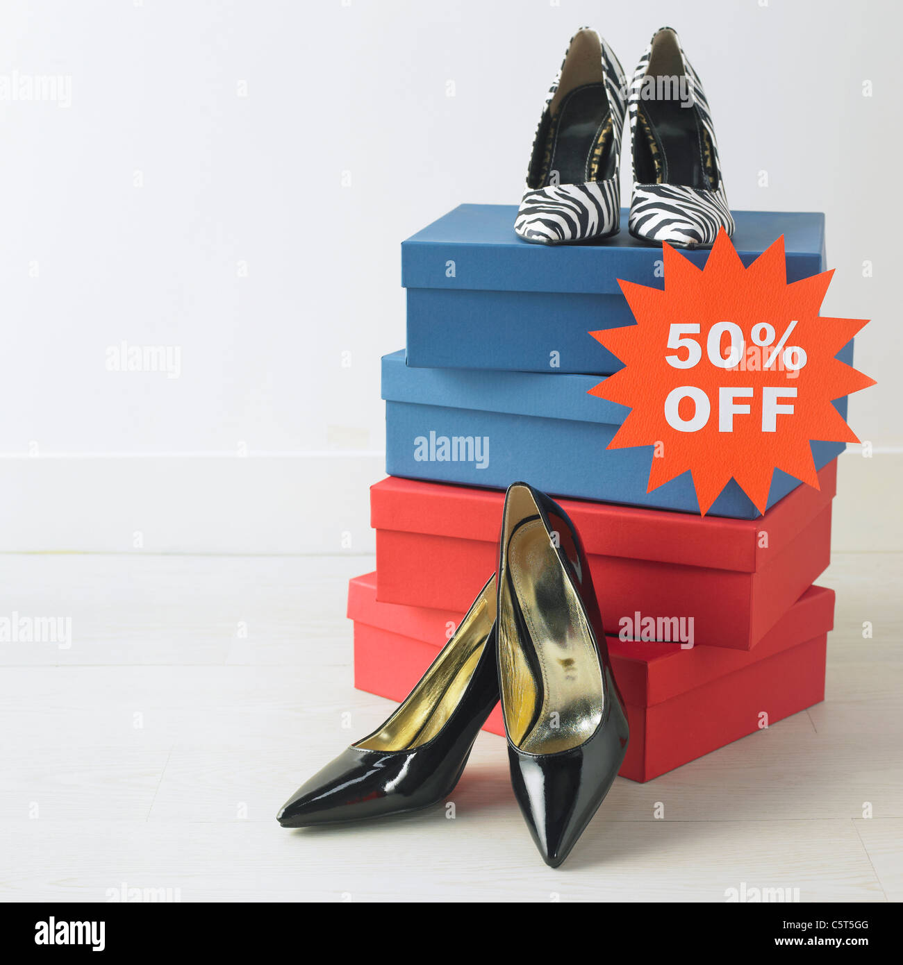No shoes sign hi-res stock photography and images - Alamy