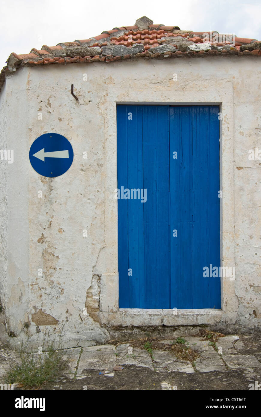 Old house with sign hi-res stock photography and images - Alamy