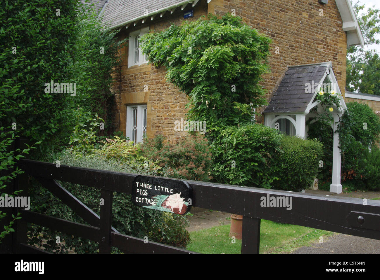 Three Little Pigs cottage in the village of Sywell, UK Stock Photo - Alamy