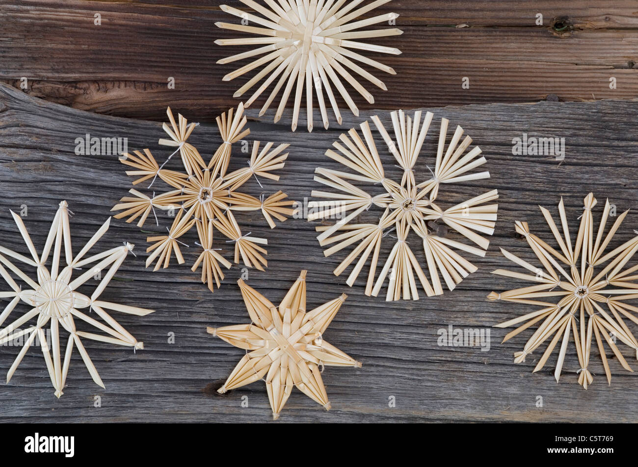 Straw star hi-res stock photography and images - Alamy