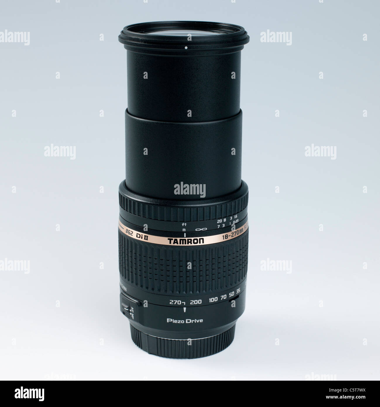 Zoom range hi-res stock photography and images - Alamy