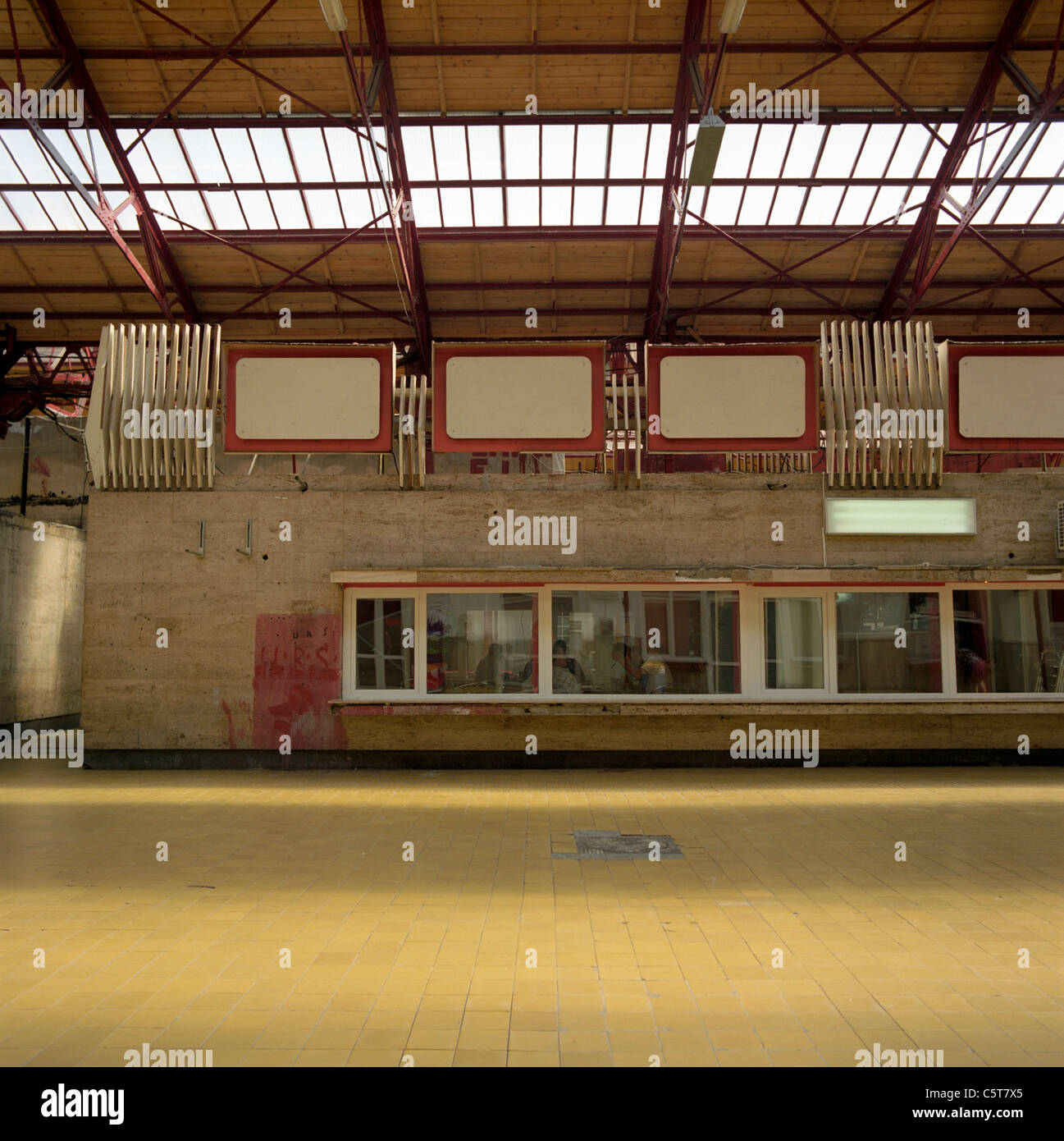 Romania station hi-res stock photography and images - Alamy