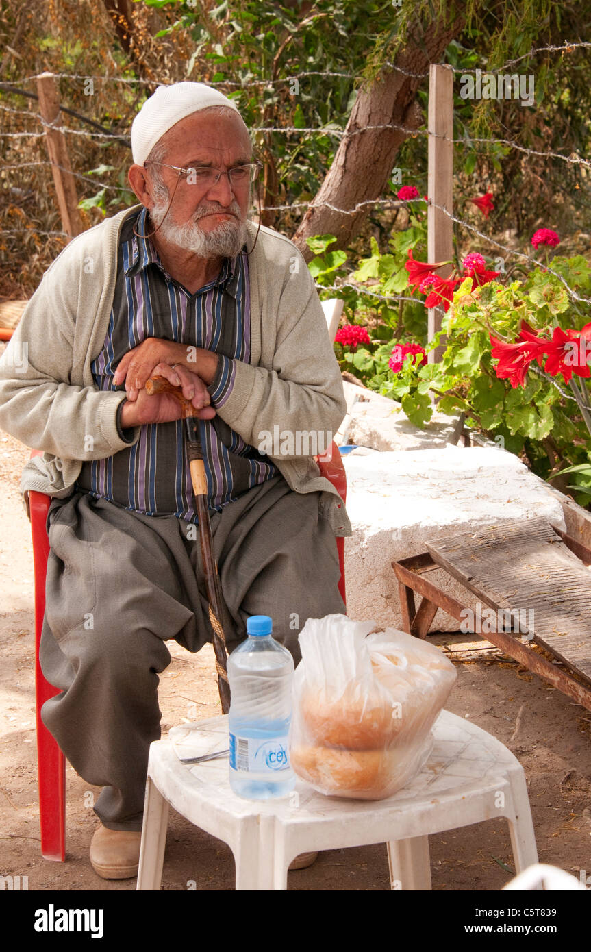 Grumpy old man beard hi-res stock photography and images - Alamy