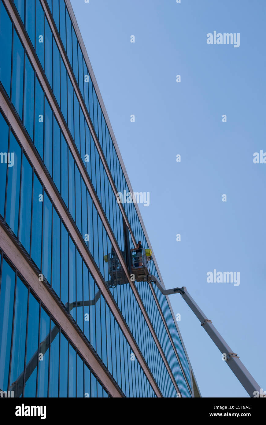 Glass front of building hi-res stock photography and images - Alamy