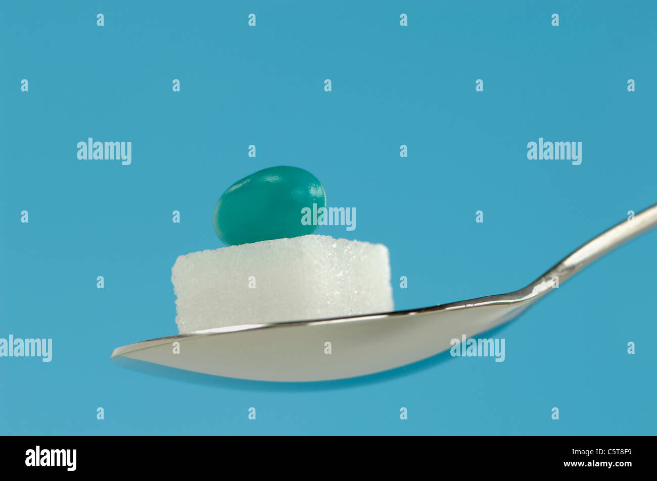 Pill symbol hi-res stock photography and images - Alamy