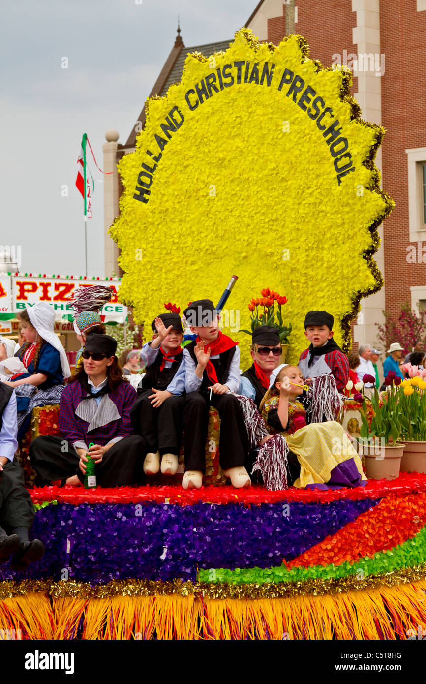 The Tulip Time Kinder parade on the streets of downtown Holland ...