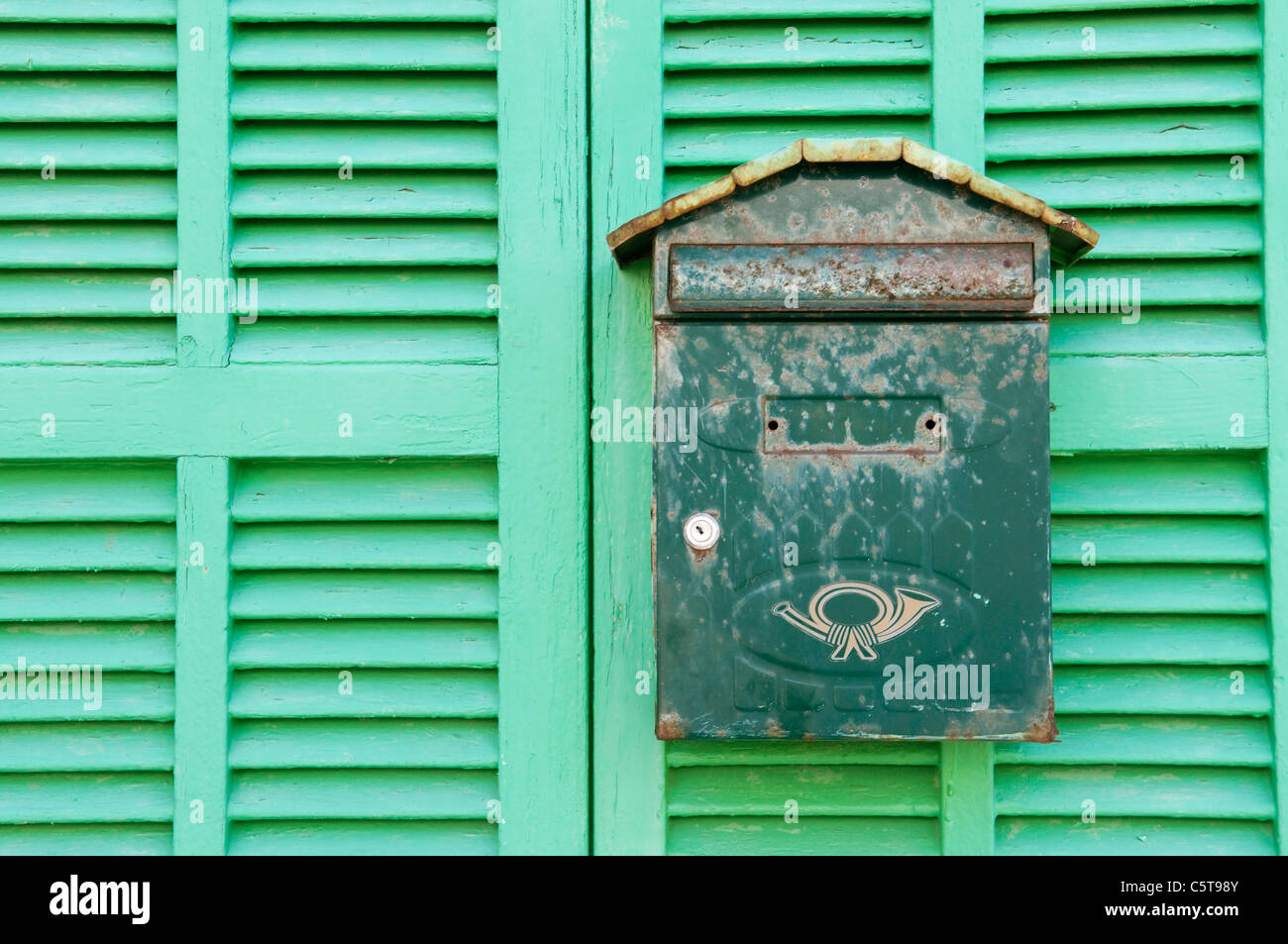 Green letterbox hi-res stock photography and images - Alamy