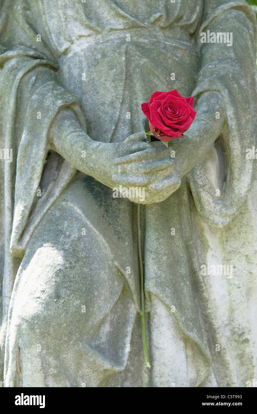 Rose statue hi-res stock photography and images - Alamy