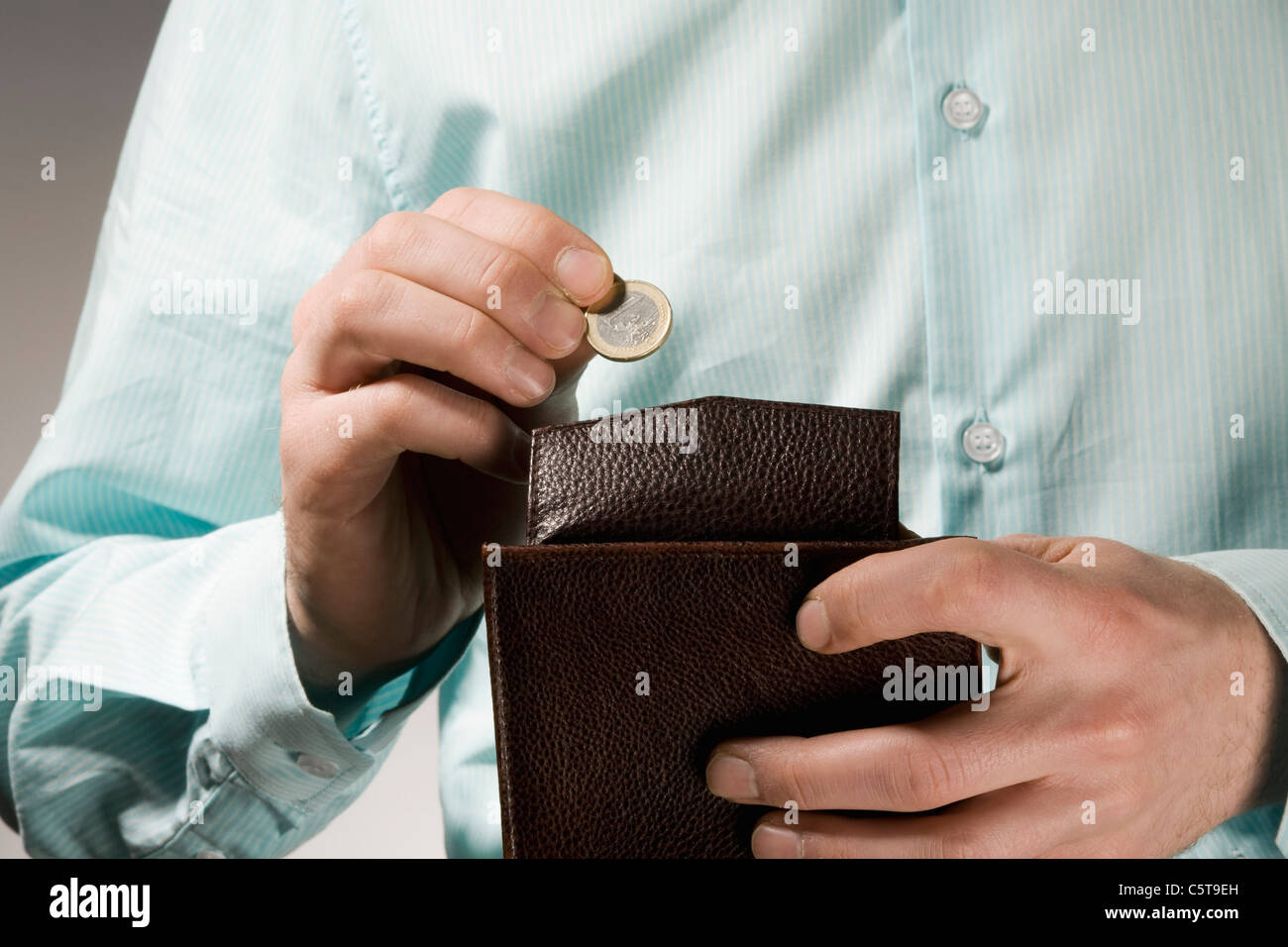 Person holding a wallet hi-res stock photography and images - Alamy