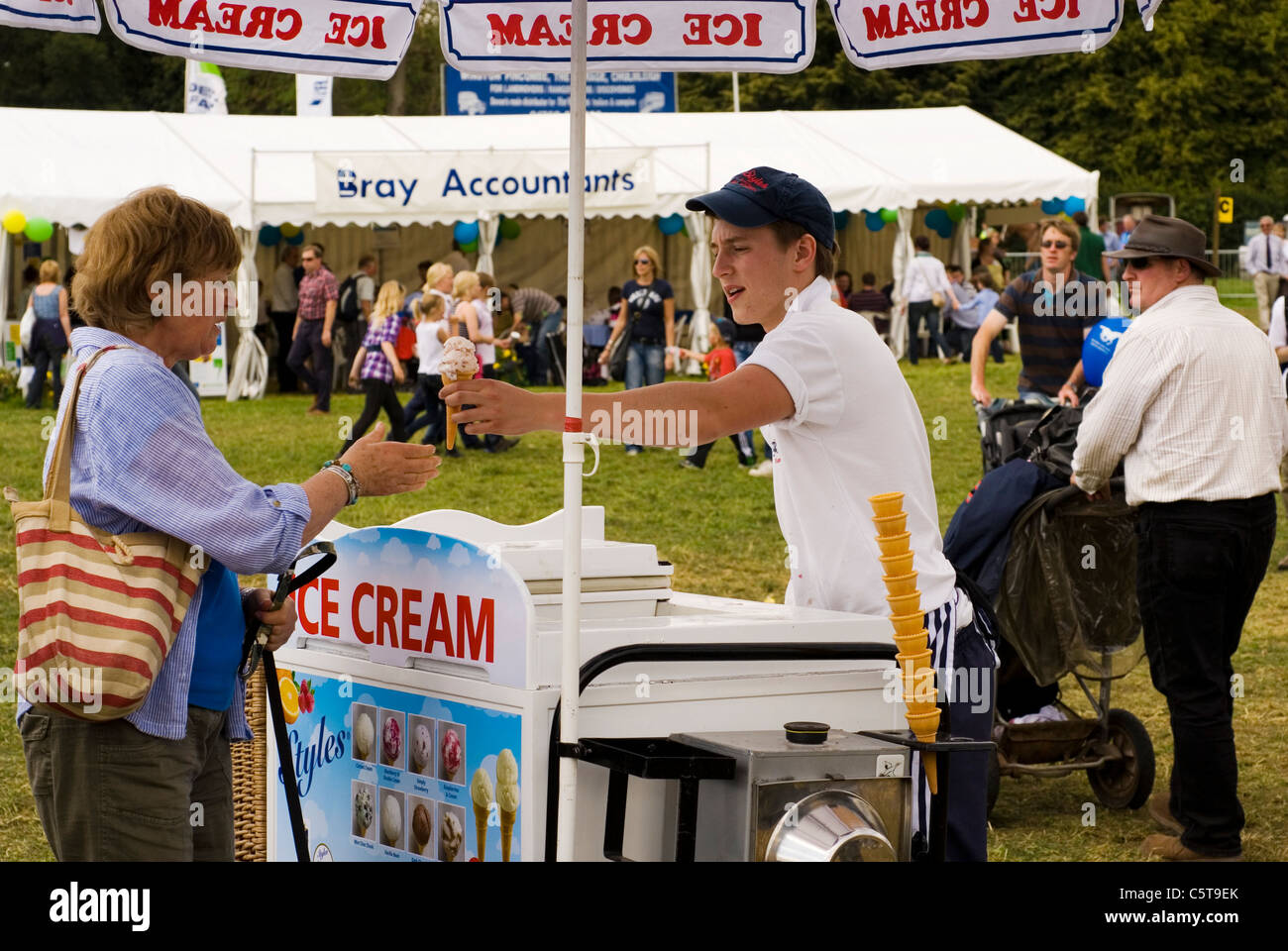 Mobile ice cream cart Stock Photo - Alamy