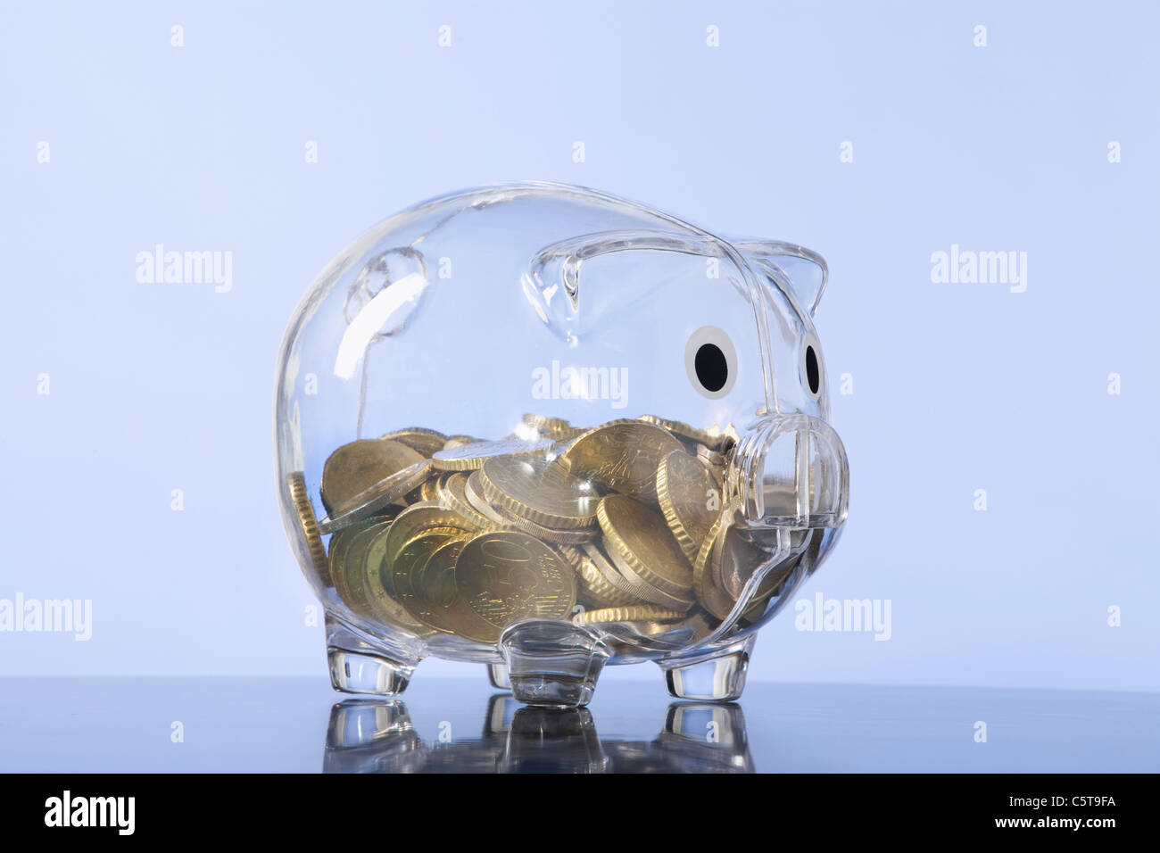 Money in piggy bank Stock Photo - Alamy