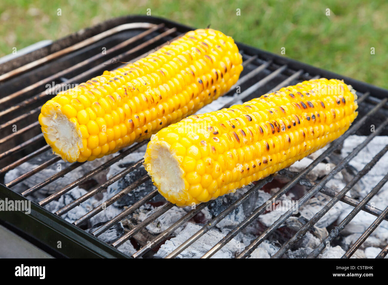 Corn on the cob on bbq camping in the summer Stock Photo - Alamy