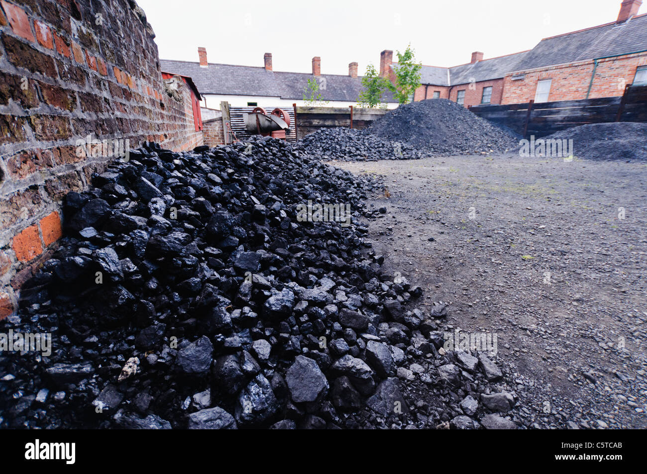 Coal yard hi-res stock photography and images - Alamy