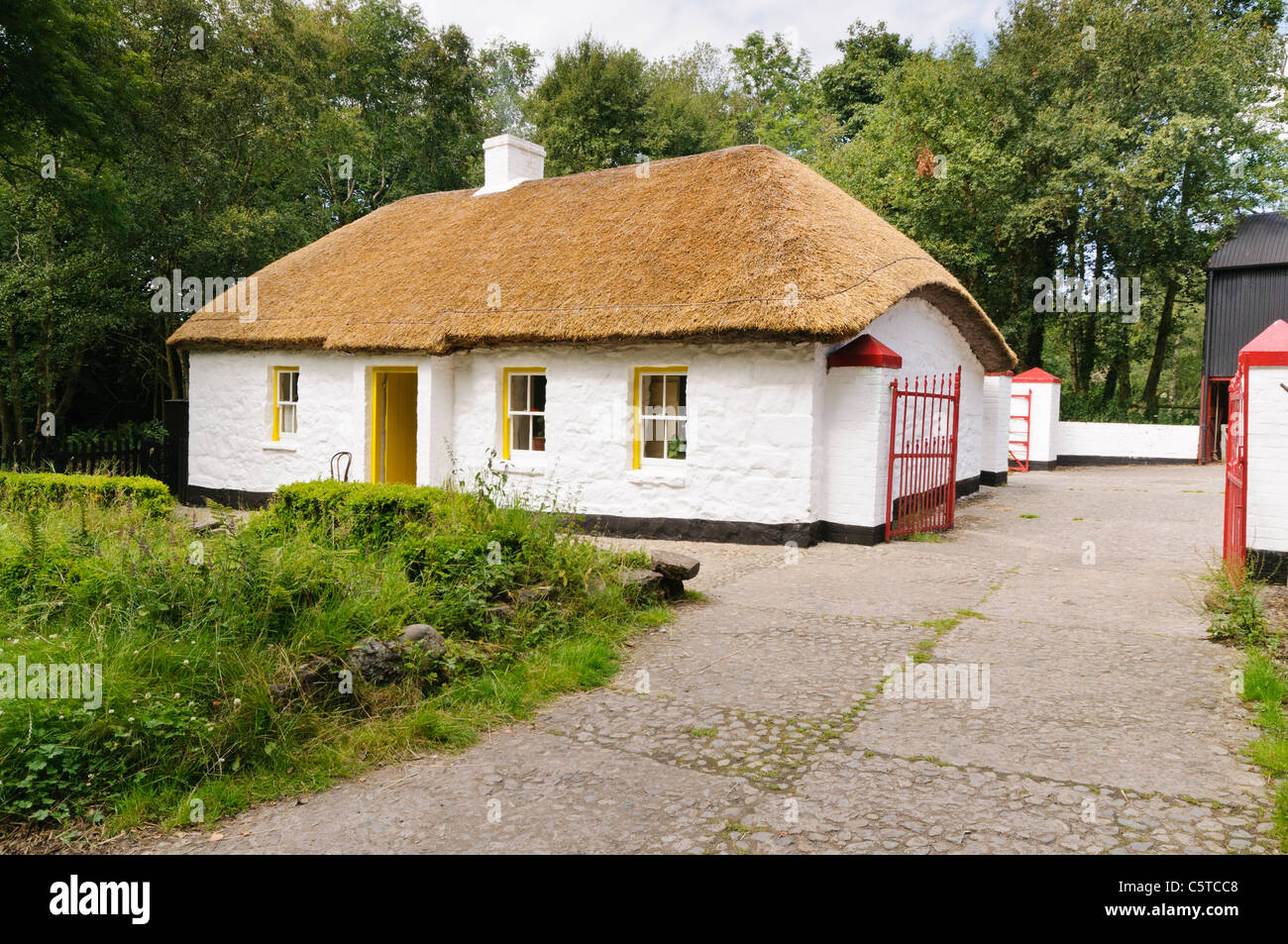 Old whitewashed cottage northern ireland hi-res stock photography and ...