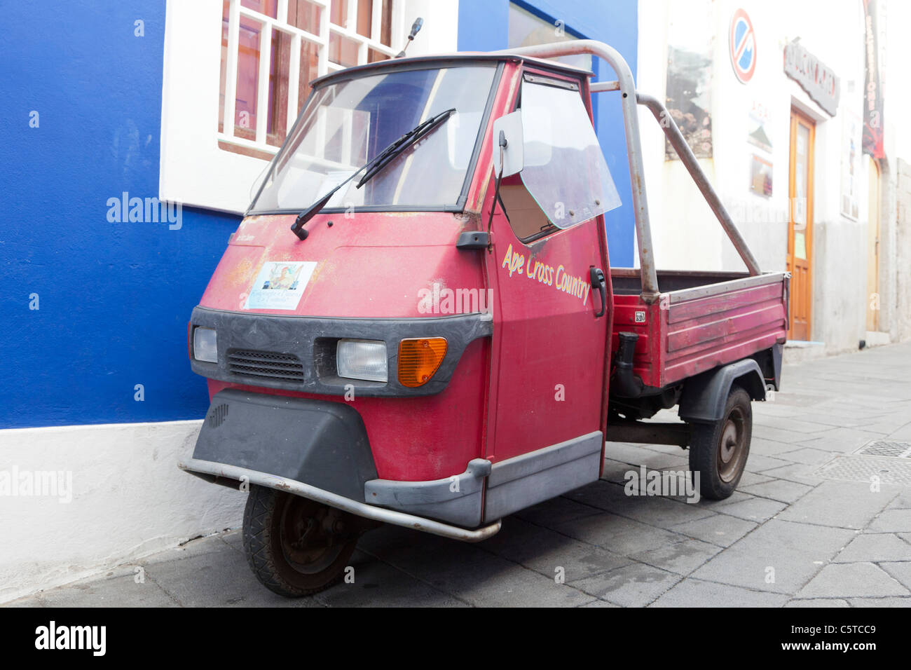 Piaggio ape van hi-res stock photography and images - Alamy