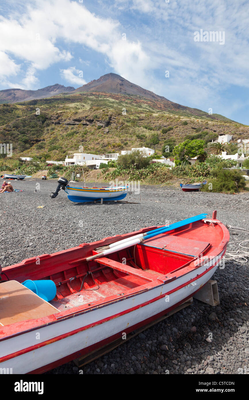 Beach boats and the Stromboli volcano Italy Stock Photo - Alamy