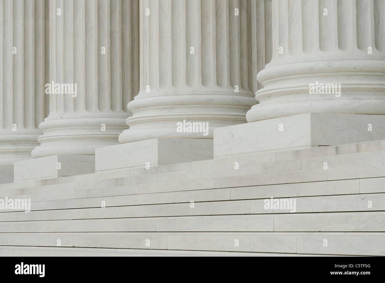 Columns facade front entrance steps hi-res stock photography and images ...