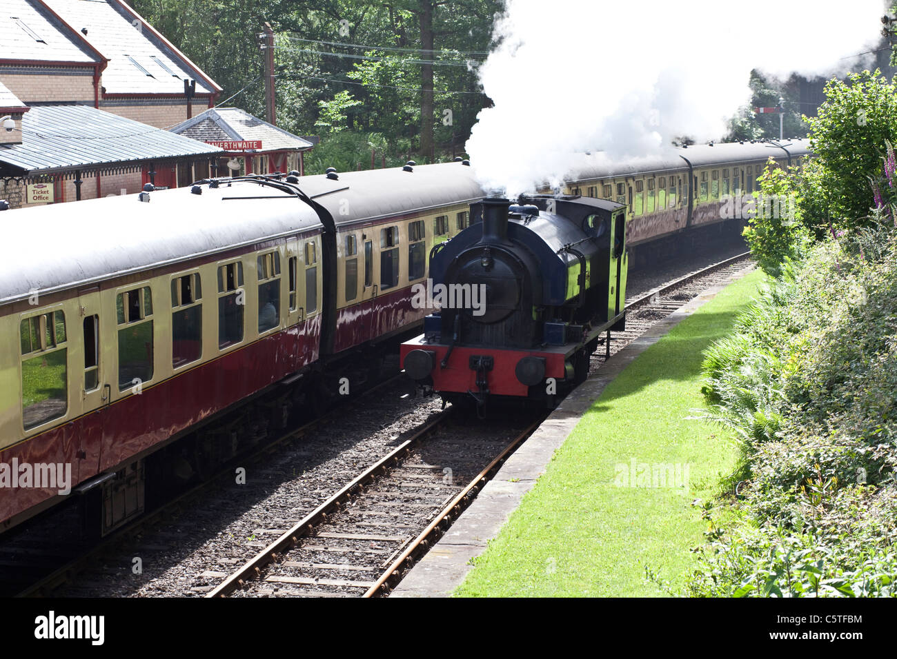 Steam train with carriages hi-res stock photography and images - Alamy