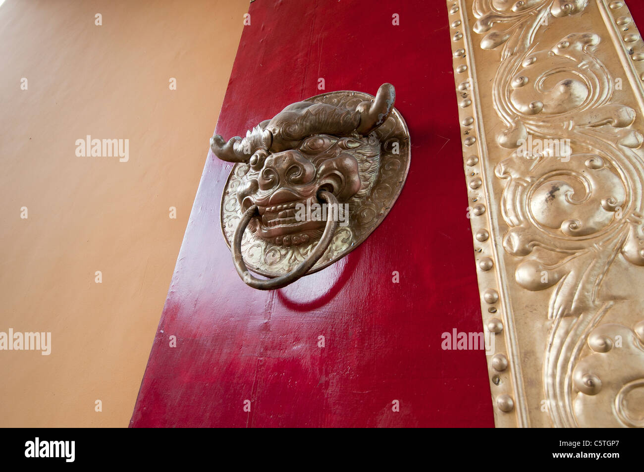 Gilded doors hi-res stock photography and images - Alamy
