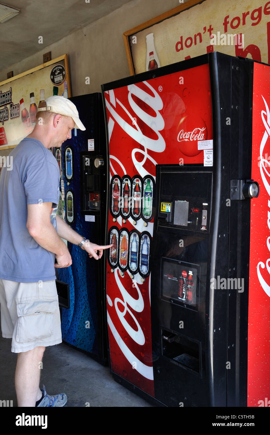 Coke vending machine usa hi-res stock photography and images - Alamy